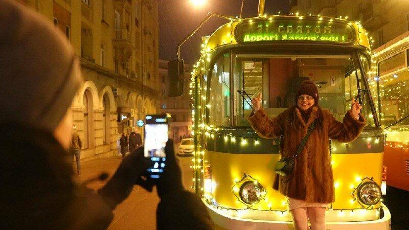 В Харькове курсируют праздничные трамваи | Новости